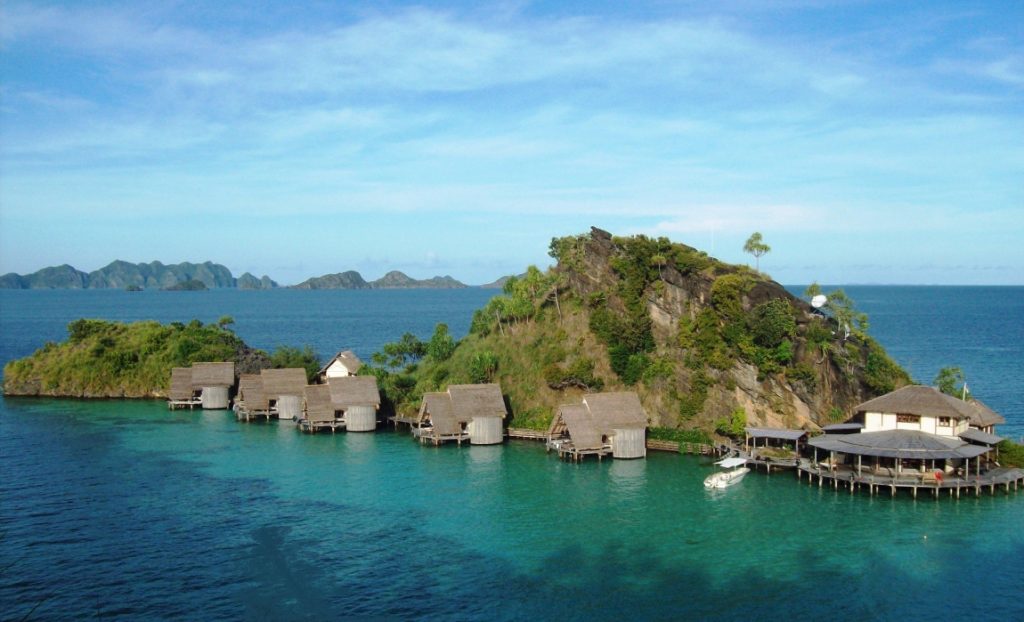 10 Beautiful Floating Hotels in Indonesia | Authentic Indonesia Blog
