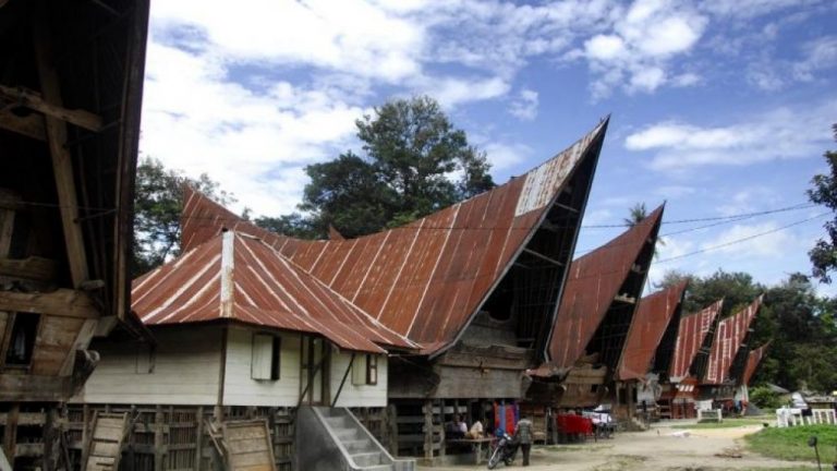 10 Recommended Tourist Attractions in Samosir Island | Authentic ...